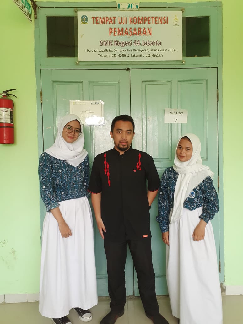 Pembinaan peserta lomba LKS Tahun 2020 bidang Marketing Online di SMKN ...